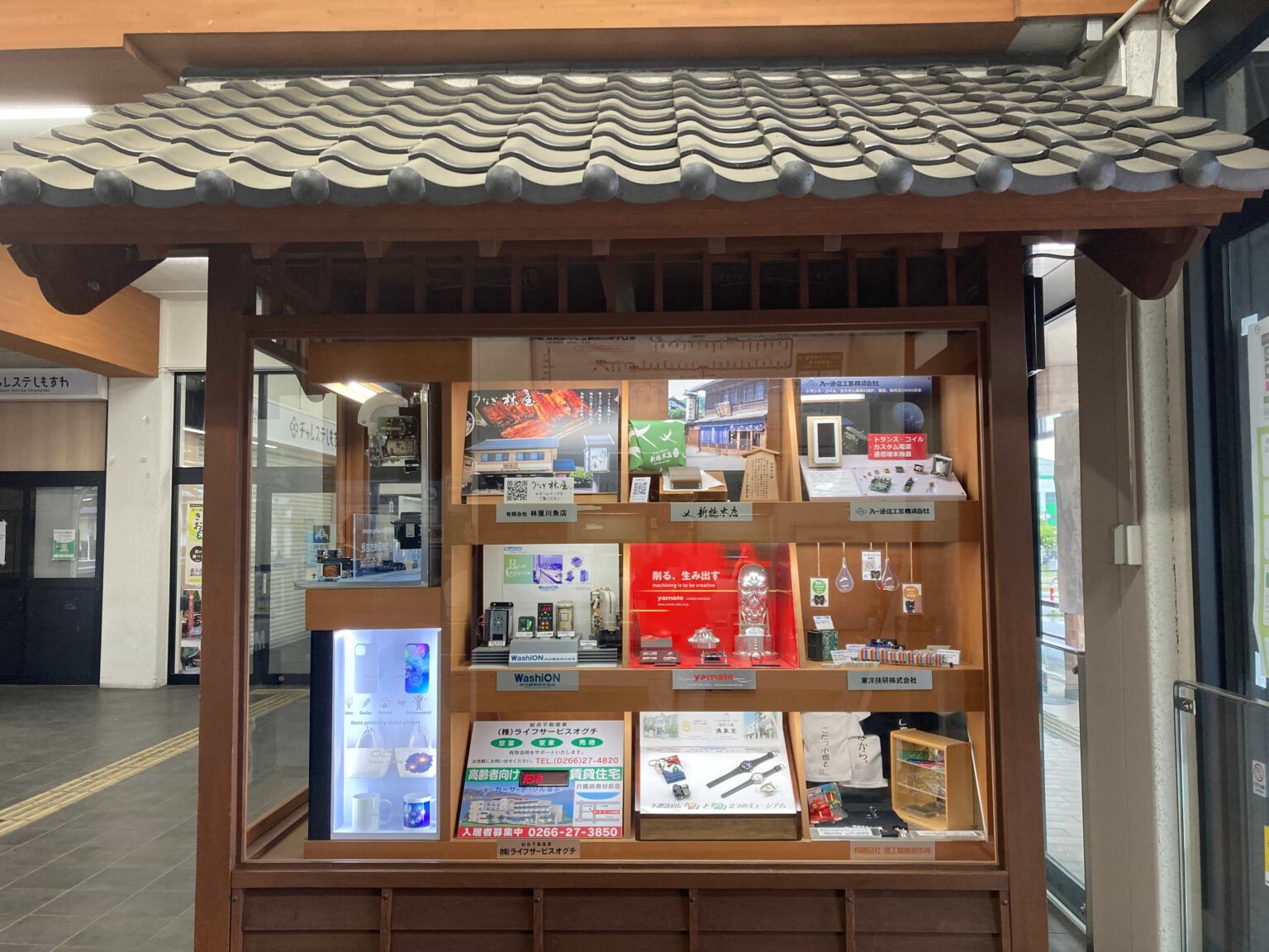 下諏訪駅構内ディスプレイに製品展示中 - 入一通信工業